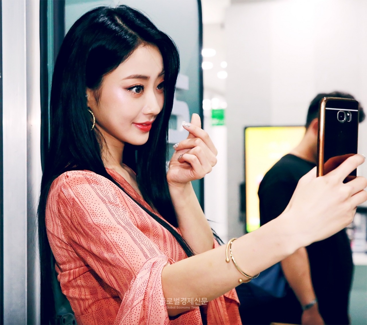 [GET포토] 경리, '시선 사로잡는 하트하는 네일'