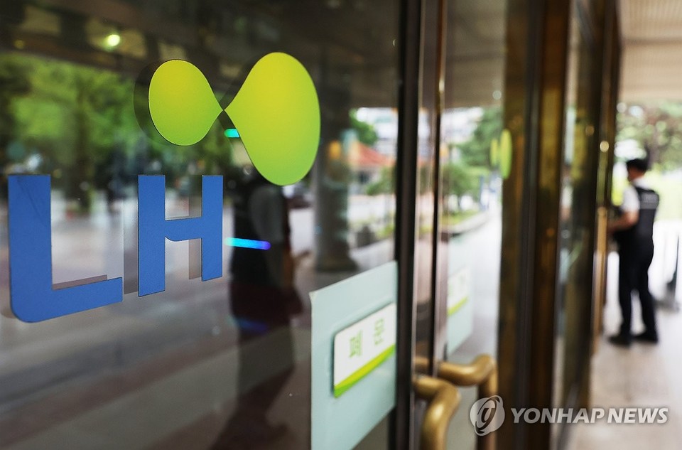 LH공사, 5년 6개월 간 '법카 사용' 2000억원 넘어…휴일사용액 일일 164만원꼴