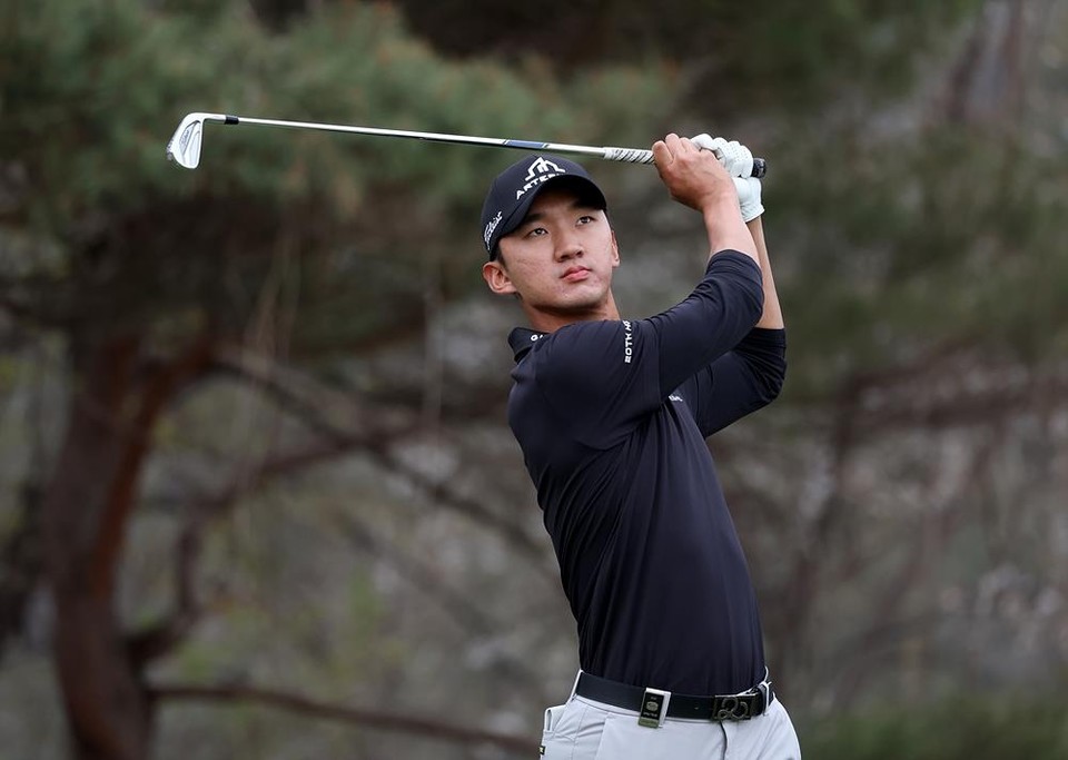 윤상필, 코스레코드 61타…KPGA 개막전 첫날 단독 선두