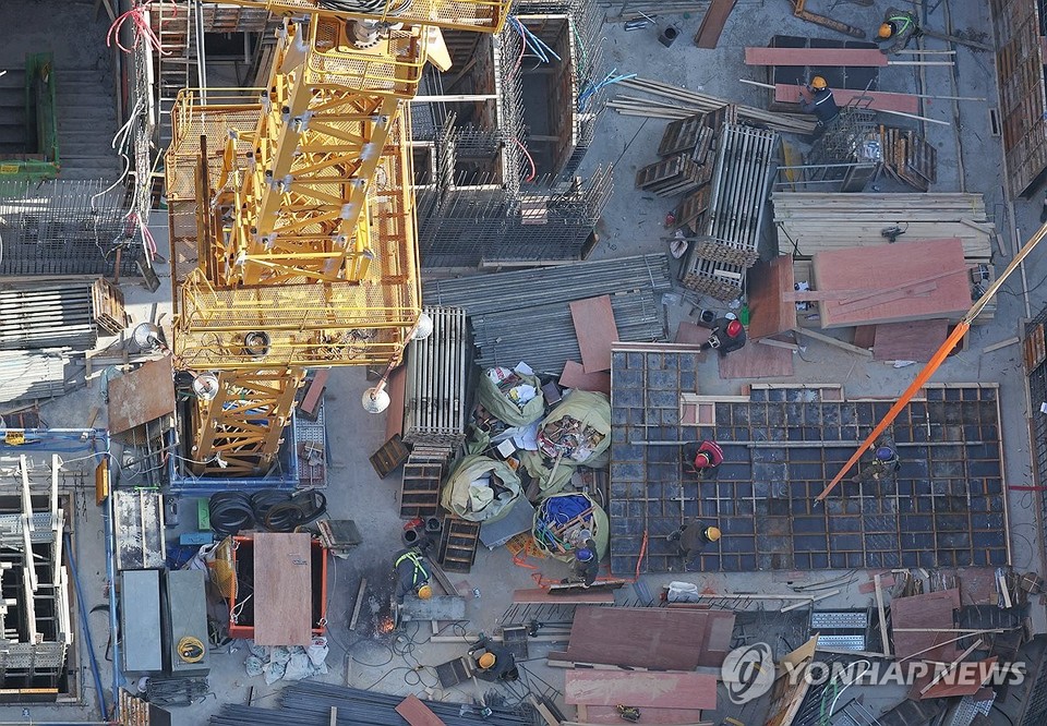 정부 "공사비 상승률 연 2%안팎 관리"…해외시멘트 수입 지원하기로