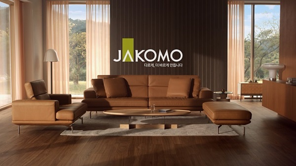 ‘자코모(JAKOMO)’, 신규 TVC ‘1등 소파만의 독보적 퀄리티’ 영상 론칭