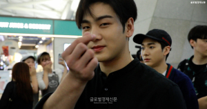 [GET영상] [UHD] 뉴이스트 W(NU`EST W) 백호(강동호), '심장이 못 버티는 동호의 달달함'